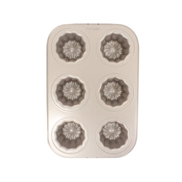 6個取りのカヌレ型です。ギフトやプレゼントとしても最適なカヌレがご自宅でも焼けるカヌレ天板です。直火や電子レンジでのご使用は出来ません。天板サイズをご確認の上、ご購入下さい。