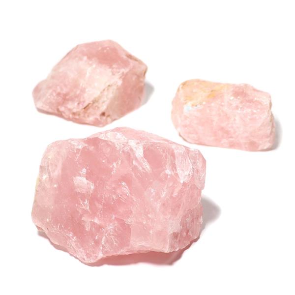 ローズクォーツパワーストーン 天然石 ■使用した天然石・素材ローズクォーツ 原石　約150〜200グラム1〜2個入り天然の発掘されたままの自然体の石ですので、ピンク　薄いピンク　淡い黄色がかったピンク部分白い部分などががあったりなどございま...