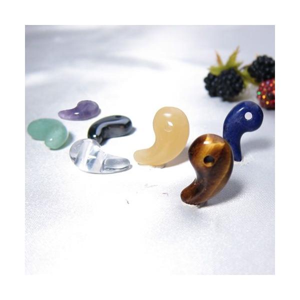 使用した天然石 パワーストーン勾玉まが玉参考サイズ：約10×19mmタイガーアイ 水晶ソーダライトアメジストアベンチュリンアラゴナイトヘマタイト ※画像についてパソコン、モニターの環境によって若干色合いなどが変わることがございますので、ご了...