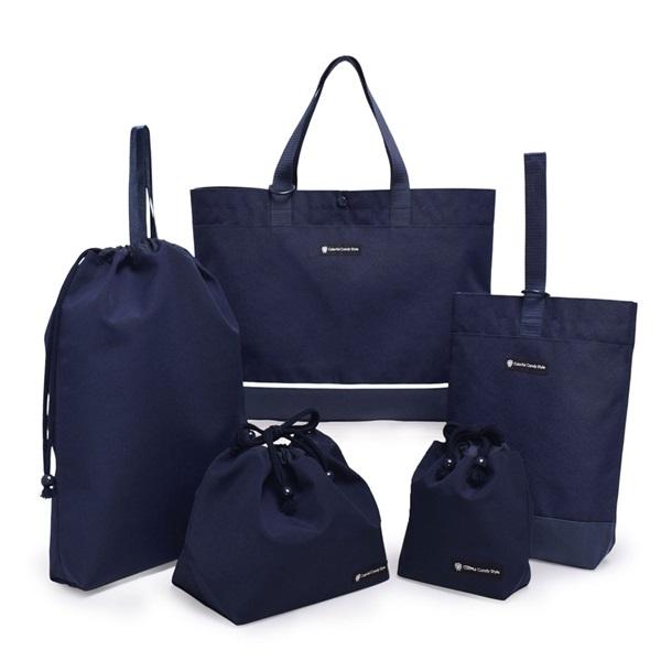 入園入学セットに使われている撥水素材は、アイロンがけがほぼ不要の“ノーアイロン素材”。アイロンにかける時間は1回数分ですが、年間にすると約40時間も節約できます。丸2日分の家事が減ると思うと、毎日のゆとりがぐっと増えますね。忙しい親御さんに...