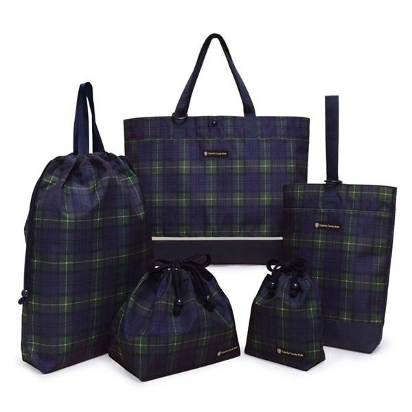 入園入学セットに使われている撥水素材は、アイロンがけがほぼ不要の“ノーアイロン素材”。アイロンにかける時間は1回数分ですが、年間にすると約40時間も節約できます。丸2日分の家事が減ると思うと、毎日のゆとりがぐっと増えますね。忙しい親御さんに...