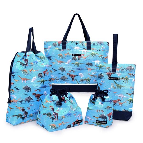 入園入学セットに使われている撥水素材は、アイロンがけがほぼ不要の“ノーアイロン素材”。アイロンにかける時間は1回数分ですが、年間にすると約40時間も節約できます。丸2日分の家事が減ると思うと、毎日のゆとりがぐっと増えますね。忙しい親御さんに...