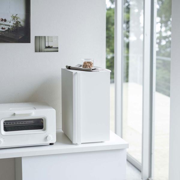 ・ブランド：YAMAZAKI（山崎実業）/日本・ジャンル：ブレッドケース・主な素材：スチール 粉体塗装、マグネット（本体、扉）/シリコーン（クッション、緩衝材）・生産国：中国・サイズ：約W220xD345xH410mm（クッション含む）・重...