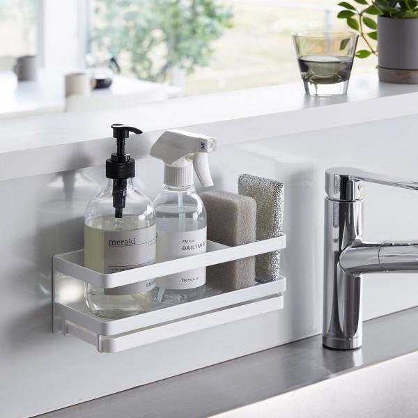 ・ブランド：YAMAZAKI（山崎実業）/日本・ジャンル：スポンジラック・主な素材：スチール ユニクロメッキ 粉体塗装（本体）/ポリプロピレン、マグネット（トレー）/シリコーン（滑り止め）・生産国：中国・サイズ：約W255xD95xH90m...