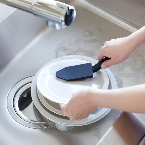 ・ブランド：YAMAZAKI（山崎実業）/日本・ジャンル：シリコンスポンジ・主な素材：シリコーン/ナイロン（芯材）/マグネット　　　　　　　・生産国：中国・サイズ：約W60xD195xH65mm・重量：約70g・耐熱温度：240℃・耐冷温度...