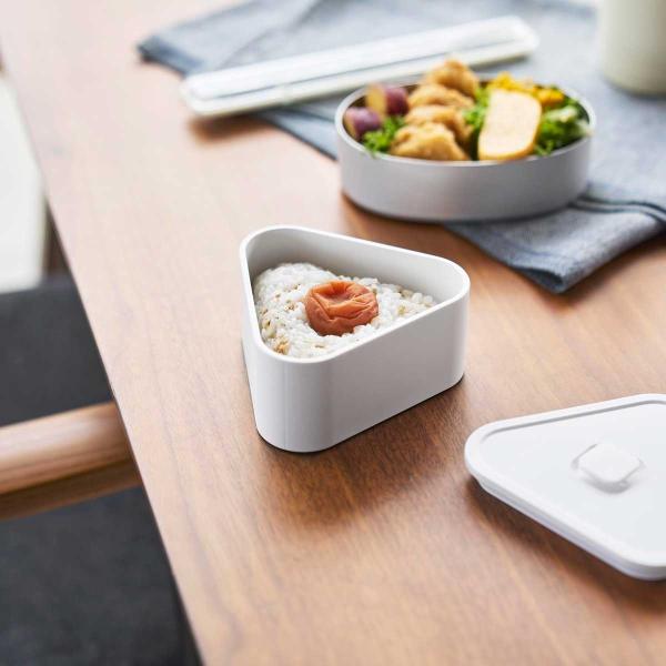 ・ブランド：YAMAZAKI（山崎実業）/日本・ジャンル：おにぎりケース・主な素材：ポリプロピレン（容器、蓋）/シリコーンゴム（パッキン、バルブ）・生産国：中国・サイズ：約W106xD98xH52mm・内寸サイズ：約W99xD91xH35m...