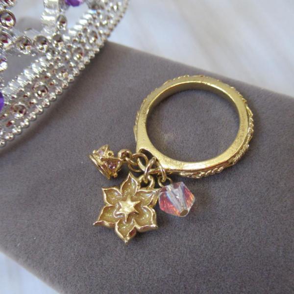 アウトレット 指輪 花 王冠 ゴールド　リング色…フォールド サイズ…13号（内径約17mm）  定価1760円（税込）?500円（税込）送料無料※セール品のため、返品交換はお受け出来かねます。ご了承ください。関連ワード: アウトレット　プ...