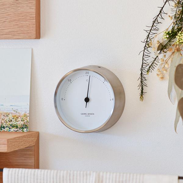 コッペルの時計は1978年にデザインされ、その後天候を測る実用的なアイテムなどへと広がりました。ヘニング コッペル(HENNING KOPPEL)は、「北欧デザインの父」と称され、代表的な「デンマーク・デザイン」を確立したデザイナーで、実用...