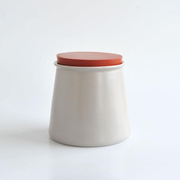 商品名：TONALE 蓋付コンテナーブランド：ALESSI（アレッシィ）デザイナー：David Chipperfield ( デイヴィッド チッパーフィールド )サイズ：約 13×13×18 cm素　材：せっ器、シリコン※メーカー化粧箱はご...