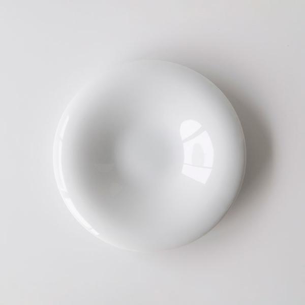 商品名：Pluto モカカップ用ソーサーブランド：ALESSI（アレッシィ）サイズ：約 13×13×2 cm素　材：磁器※カップは別売りです。※メーカー化粧箱はございません。※底の部分に凹みやスレが見られる場合がございますが不良品ではござい...