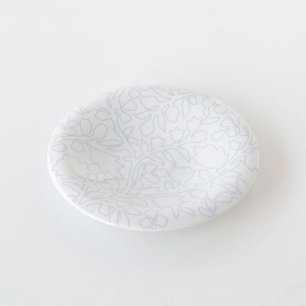 商品名：Blu Rose コーヒーカップ用ソーサーブランド：ALESSI（アレッシィ）サイズ：約 14×14 cm素　材：磁器※カップは別売りです。※メーカー化粧箱はございません。※底の部分に凹みやスレが見られる場合がございますが不良品では...