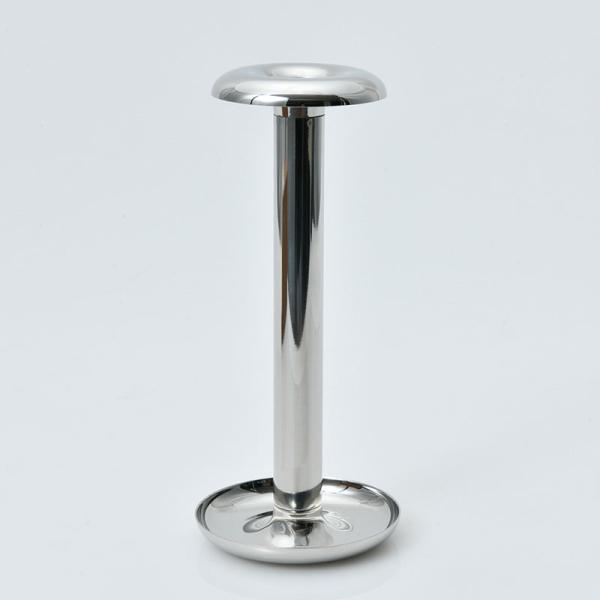 商品名：JM23 キャンドルスティックデザイナー：Jasper Morrison（ジャスパー・モリソン）サイズ：約 9.5×9.5×21 cm素　材：ステンレス※キャンドルは付属しておりません。※メーカー化粧箱はございません。※底の部分に凹...