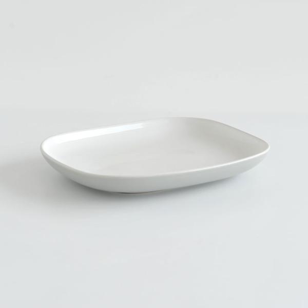 商品名：Ovale サイドプレートブランド：ALESSI（アレッシィ）サイズ：約 21×17 cm素　材：ストーンウェア※メーカー化粧箱はございません。※底の部分に凹みやスレが見られる場合がございますが不良品ではございません。※製品材質の特...