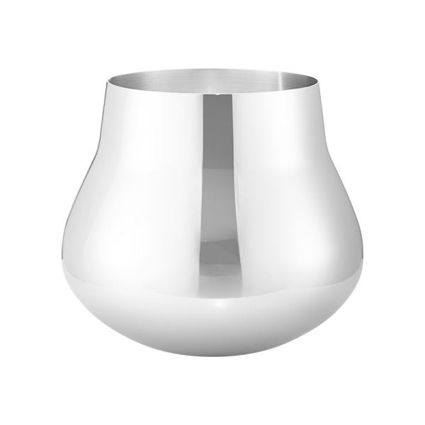 オレリアン バルブリ（Aurelien Barbry）のデザイン哲学は日常のアイテムを再定義し、機能性と美しさを兼ね備えた要素をプラスしたいという彼の願望に由来しています。 彼がジョージ ジェンセンのためにデザインしたテーブルウェアとバーウ...