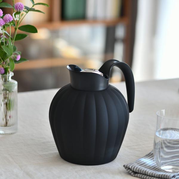 商品名：BERNADOTTE サーモジャグ ミッドナイトブラック 0.8Lブランド：GEORG JENSEN（ジョージジェンセン）デザイナー：Sigvard Bernadotte（シグヴァルド ベルナドッテ）サイズ：約 高さ18.8 cm ...