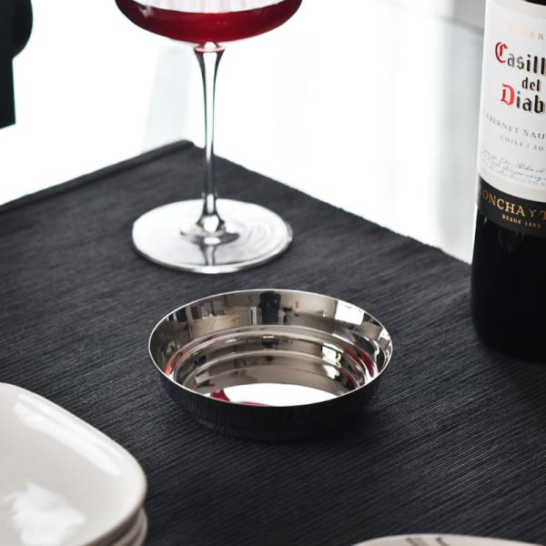 商品名：MANHATTAN ワインコースターブランド：Georg Jensen（ジョージジェンセン）サイズ：約 幅 11cm × 高さ 1.5cm素　材：ステンレススティール（ミラー仕上げ）制　作：2017※ご覧頂く環境により色・素材の見え...