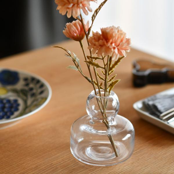 テキスタイルデザイン：Carina Seth-Anderssonサイズ：約 直径 9.5 cm × 高さ 10.5 cm / 口径内寸 約 2.2 cm材　質：ガラス※ハンドメイド（手吹きガラス）商品につき、色のムラ、ガラスの厚みのムラ、気...