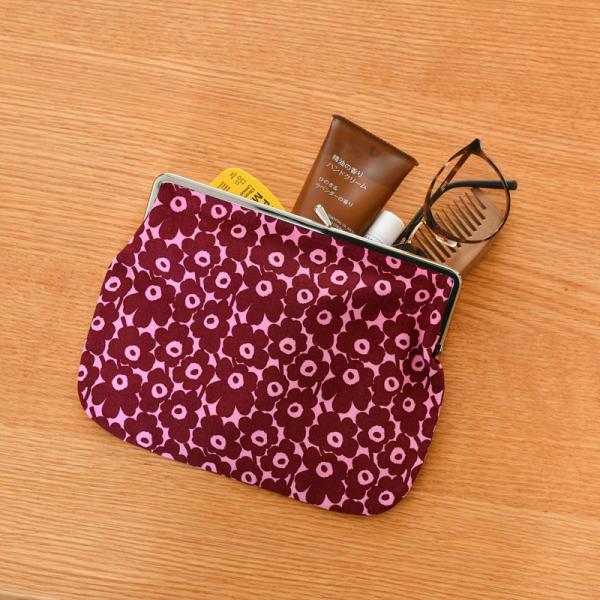 商品名：Mini UNIKKO Puolikas がま口ポーチブランド：marimekko（マリメッコ）テキスタイルデザイン：Maija ja Kristina Isolaサイズ：約 高さ 15 cm × 幅 20.5 cm × マチ1cm...