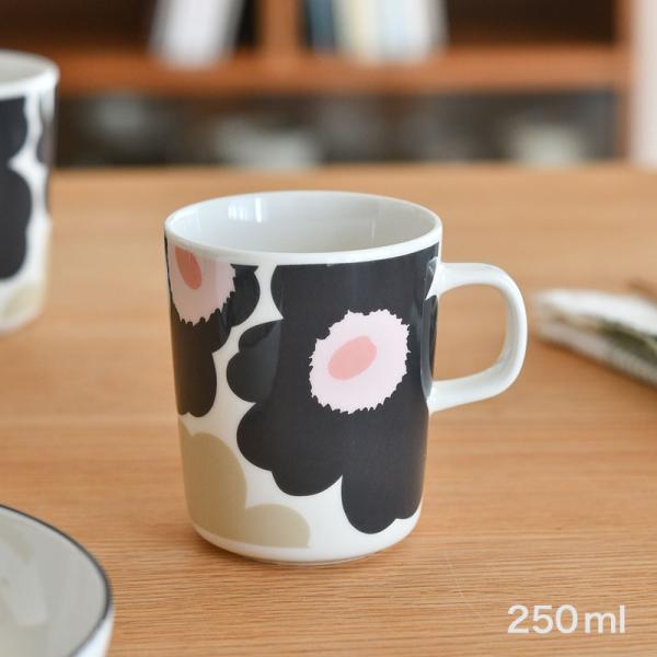 商品名：UNIKKO マグカップ 250mlブランド：marimekko（マリメッコ）テキスタイルデザイン：Maija ja Kristina Isolaサイズ：約 直径 8 cm × 高さ 9.5 cm／容量 250 ml材　質：磁器※食...
