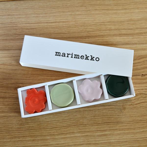 商品名：Unikko ＆ Kivet Chopstick Holder 4個セットブランド：marimekko（マリメッコ）テキスタイルデザイン：Maija ja Kristina Isolaサイズ：（A）約 縦 4 cm × 横 4 cm...