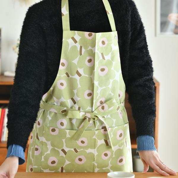 商品名：Mini Unikko エプロンブランド：marimekko（マリメッコ）テキスタイルデザイン：Maija ja Kristina Isolaサイズ：約 横幅 83 cm × 縦 胸当てまで 83.5 cm素　材：100％コットン※...