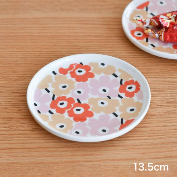 商品名：Pikkuinen Unikko プレート13.5cmブランド：marimekko（マリメッコ）テキスタイルデザイン：Maija ja Kristina Isolaサイズ：約 直径 13.5 cm材　質：磁器※食洗器、冷凍庫、電子レ...
