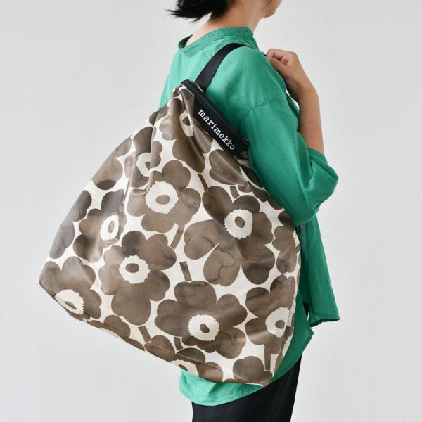商品名：Neat Crossbody Unikko L ショルダーバッグブランド：marimekko（マリメッコ）テキスタイルデザイン：Maija Isolaサイズ：約 縦 49.5 cm × 横 47.5 cm × マチ 15 cm ／ ...