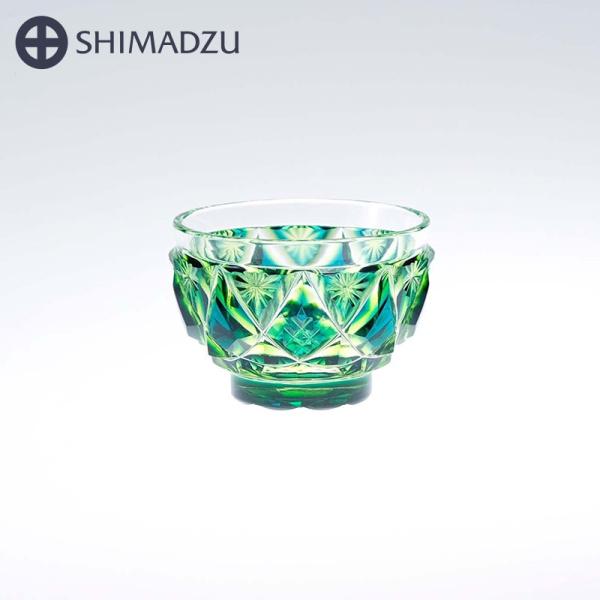 商品名：薩摩切子 二色酒盃 寿恵瑠ブランド：島津興業 薩摩ガラス工芸サイズ：約 高さ 4.2 cm × 直径 6 cm / 容量 45 ml素　材：クリスタルガラス※ひとつひとつ職人による手作りにより若干サイズが異なる場合がございます。※ご...