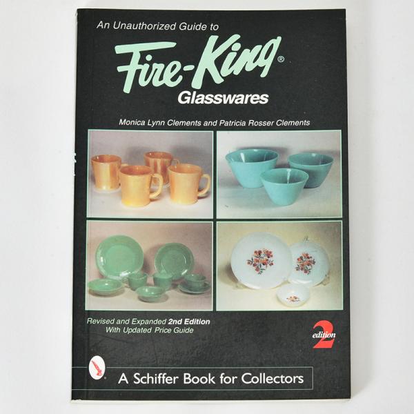 商品名：書籍 ファイヤーキング洋書 An Unauthorized Guide to Fire-King Glasswares 第2版サイズ：約 縦 22.9 cm × 横 10.5 cm　× 厚さ 1 cmページ数：P144※長期保管品の...