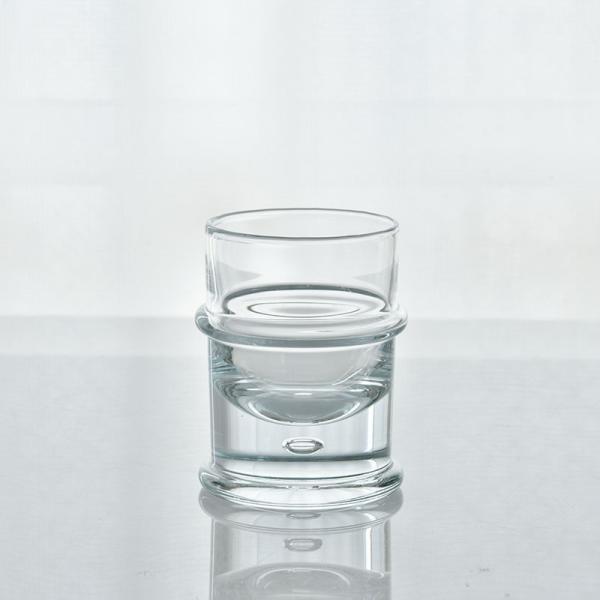 商品名：Regiment グラス Oブランド：Holmegaard（ホルムガード）サイズ：高さ10.5cm 口径7.5cm素　材：ガラス※メーカー化粧箱はございません。※製品材質の特質上、色や厚みのムラ、極小の黒点、細かいキズやスジ、小さな...