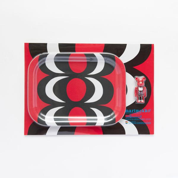 商品名：マリメッコ ベアブリックコラボ ウッドトレイ＆ベアブリック 100％ kaivo BE@RBRICKブランド：marimekko（マリメッコ）テキスタイルデザイン：Maija ja Kristina Isolaサイズ：トレイ 約 2...