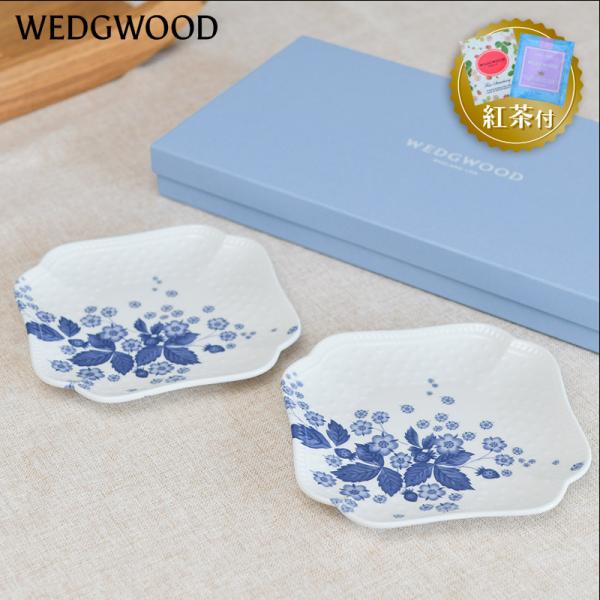 商品名：ストロベリー ブルーム インディゴ スモールプレート ペアブランド：WEDGWOOD（ウェッジウッド）サイズ：約 縦 14 cm × 横 14 cm素　材：ファイン ボーン チャイナ※食洗器、電子レンジOK※化粧箱は輸送中の揺れなど...