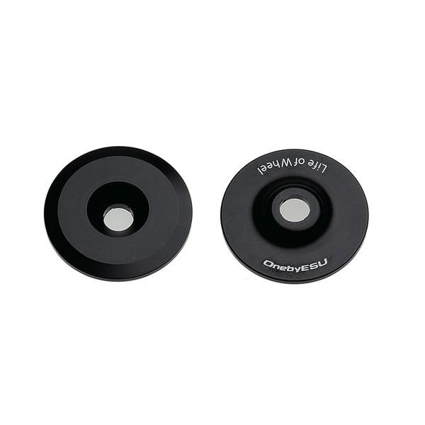 ●商品概要：●対応ヘッド：1 インチ●外径 :29.5mm●厚み：2.5mm● 11g ※ボルト (30mm) 付ヨゼフステムの外径にジャストフィットする 1 インチトップキャップ。カラーもステムと同色仕上げ。●メーカー名：OnebyESU...