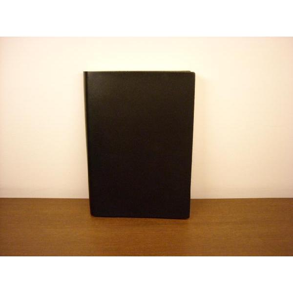 イタリアンレザーノートです。サイズ：１５×２１×２ｃｍ、Ａ５サイズ　　　　・ノートに罫線は入っていません。　　　　・レザーカバーの取り外し不可。色：ブラックメーカー：イタリアPinetti社