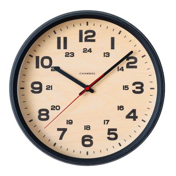 スタイリッシュな掛け時計です。●サイズ：３０．６ｃｍ（幅）×３０．６ｃｍ（高さ）×６ｃｍ（厚さ）●材質：本体（ホワイトアッシュ無垢材）、文字盤（シナ材）●重量：９５０ｇ●カラ―：ブラック（フレーム）、ナチュラル(文字盤）●電源：単３電池×１...