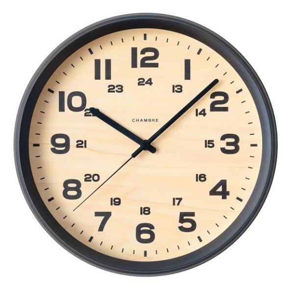 スタイリッシュな掛け時計です。●サイズ：３０．６ｃｍ（幅）×３０．６ｃｍ（高さ）×６ｃｍ（厚さ）●材質：本体（ホワイトアッシュ無垢材）、文字盤（シナ材）●重量：９５０ｇ●カラ―：チャコールグレイ（フレーム）、ナチュラル(文字盤）●電源：単３...