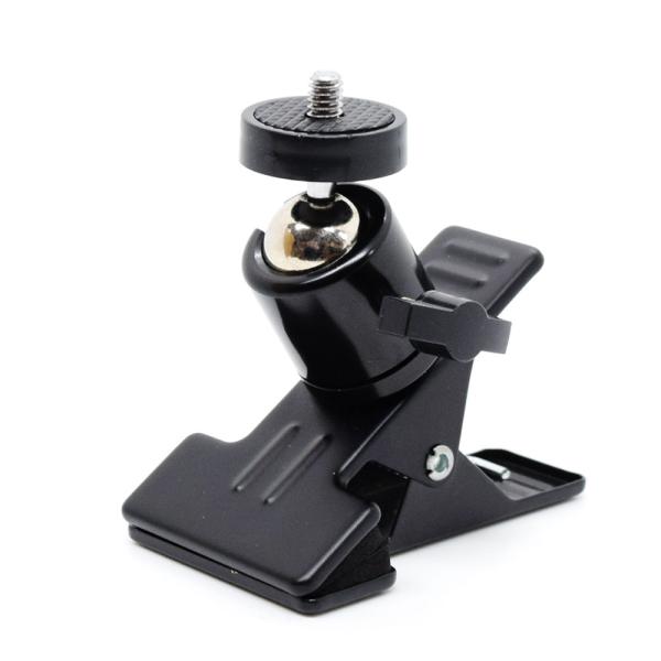 便利さで人気のカメラアタッチメントに小型版が登場！スマホやデジタルカメラを装着し、クリップでいろいろな物に取り付けられるカメラアタッチメントです。可動域の広い雲台により、カメラを自由な角度に固定することができます。はさむもののキズを防ぎ、滑...