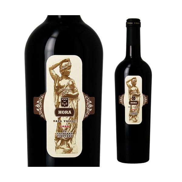 ギリシャ神話において、ホーラは季節の変化を象徴する女神たちの集団です。ラベルに描かれた秋の女神は、カティアール・ヴィンヤードにある4体の彫刻のうちの1つで、このワイン「ホーラ」は、専任のチームによって造られています。秋の収穫の果実を持つホー...