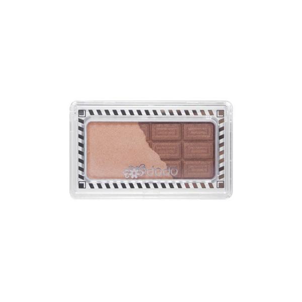 持っているだけで可愛い、チョコのアイシャドウ。誰でも似合う色が見つかるブラウンとツヤを出すパールシャドウで自然な立体感のある目元に。