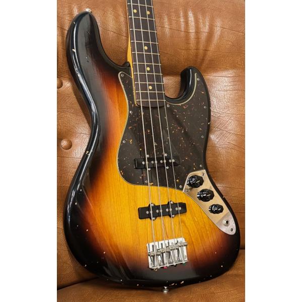 Fullertone Guitars Jay-Bee 60 Rusted Sunburstの中古が入荷しました！！アルダーボディにローズ指板仕様の王道スペックを持ったモデルで、極薄のオールラッカー塗装で独特なヴィンテージの色合いと抜群の鳴り...