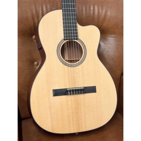 2016年製Martin 000C Nylonの中古が入荷しました！！F1アナログ・ピックアップを搭載し、シンプルなスタイルのエレガット！ナット幅は広めのクラシック・スタイルとなりますが、レギュラーのStandard Taperのネックの形...