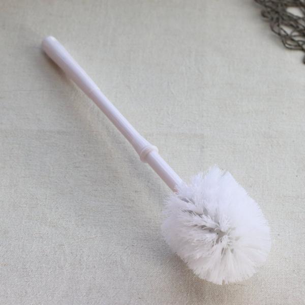 【シンプルライン トイレブラシ】【ホワイトボーデン トイレブラシ】の専用トイレブラシ単体です。スリムなデザインが特徴で洗浄部分の毛は固めなのでしっかりと汚れを洗い落とせます。省スペース設計で狭い場所にもすっきり収まり、効率よく清掃が可能です...