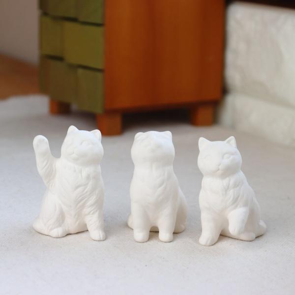 メイドイン瀬戸市で生まれた、猫ちゃんたちが、生活に優しい香りと癒しをもたらします♪愛らしいデザインのアロマストーンは、高品質な吸水性のある陶器で作られており、そのおしゃれなデザインは見ているだけで心が和みます。使い方は簡単。本体に直接エッセ...