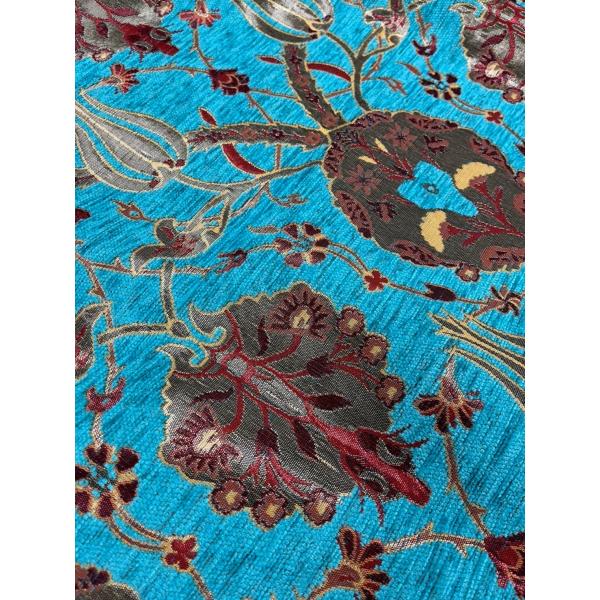 トルコの国花、チューリップやカーネーションの柄をカラフルで光沢のあるジャガード織りで仕上げたマルチカバーです。ベッドカバー、ソファーカバー、壁飾りなど使い方自由です。サイズ：174×170