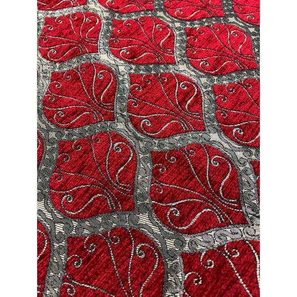 異国情緒を思わせる柄を光沢のあるジャガード織りで仕上げたマルチカバーです。ベッドカバー、ソファーカバー、壁飾りなど使い方自由です。