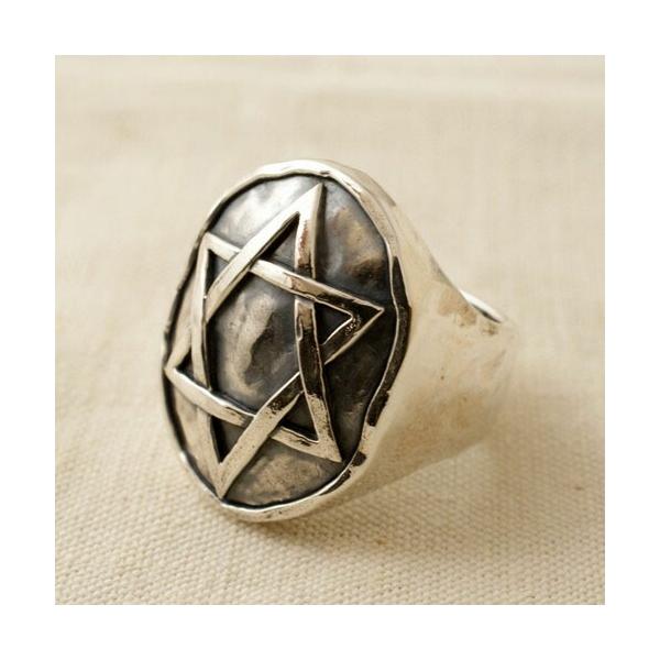 モリーヴ・ルシファーリング・六芒星・シルバー925。こちらの商品は受注生産のため、オーダーより2−3週間お待ちいただきます。返品不可の商品になりますので、ご了承ください。雑誌「RUDO Accessory」掲載モデル。ジュエリー感あふれる大...