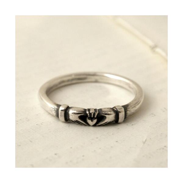 ヴァンティーク・クラダリング・シルバー2004年に生まれた、ビンテージをメインテーマにしたハンドメイドアクセサリーVantique （ヴァンティーク）。ブランド名は（Verse + Antique 詩的要素を持つアンティーク）より由来してい...