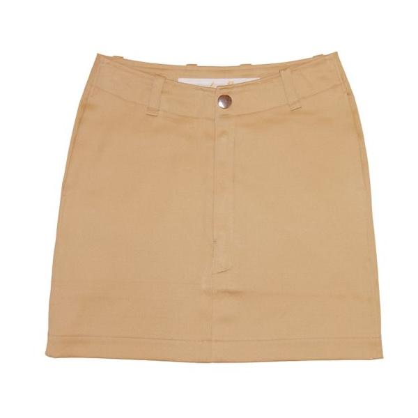 中厚生地のデニムに比べ、若干薄めのデニム系生地。ポリウレタンが５％入っているので、かなりストレッチがきいている。ウエスト７１センチに対してヒップ８８センチで、少しスラットしたストレートな感じに仕上げてある。