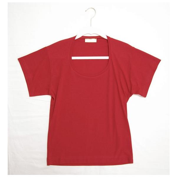 暑い夏向きのとてもさらりとした肌触りの生地。ストレッチ（伸縮性）で、動きやすい。コットン100％。