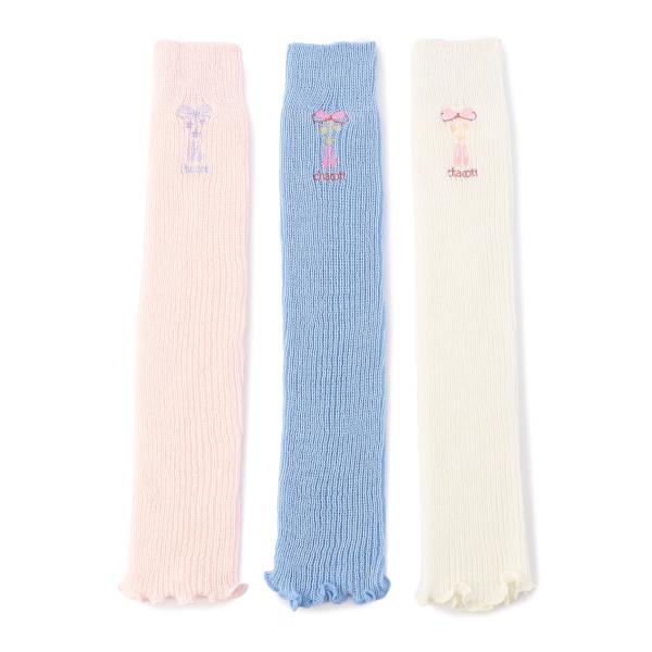 柔らかいリブ編みの筒タイプのレッグウォーマー【デザインポイント】可愛らしいバレエシューズの刺しゅう入り。オフホワイト・ベビーピンク、サックスブルーの可愛らしい3色展開。